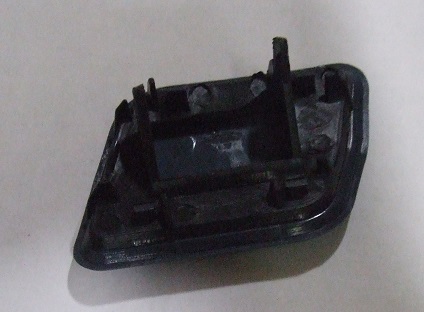 7L6807752B $7 VW Right Headlight Washer Cover Front Bumper Touareg.